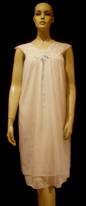 60s VINTAGE WHITE NYLON ARISTOCRAFT FLOAT GOWN LACE M - Gem