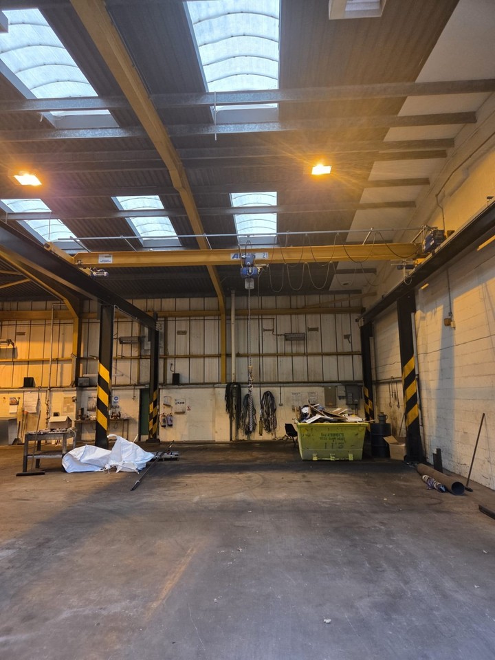 Overhead Crane and Gantry, SWL 2T ABUS, 8m span with 16m free standing ...