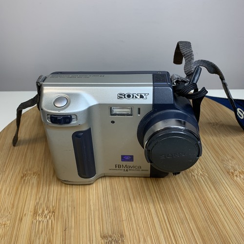 Sony Mavica Digital Camera MVC-FD92 parts only not tested With Battery ...