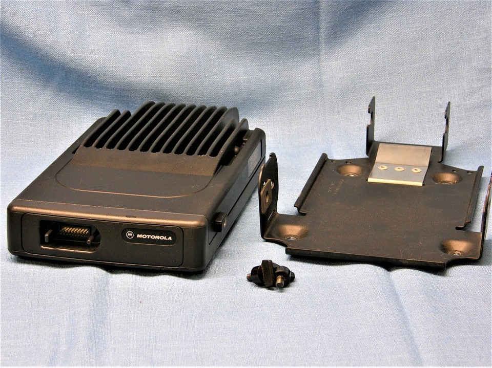 Motorola MCS2000 II, Model MO1HX+427W, 110 watt VHF Radio 146-174 MHz ...