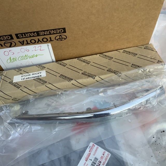 Toyota OEM 14-18 4runner Front Bumper-chrome Strip Right 5271235010 for ...