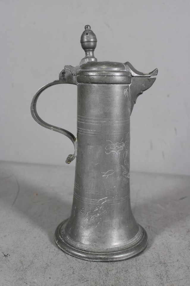 A RARE 18TH C GERMAN HELMET TOP PEWTER FLAGON WITH ENGRAVING & HEART ...