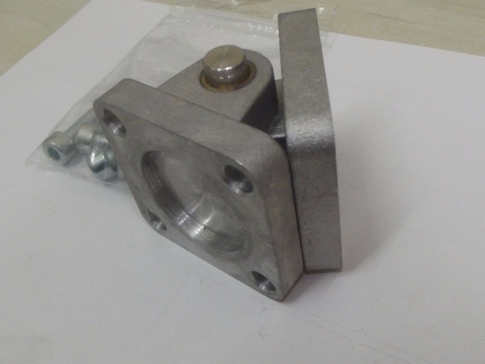 Pneumatic Cylinder Rear Mounting Brackets For 32mm Dia VDMA Standard ...