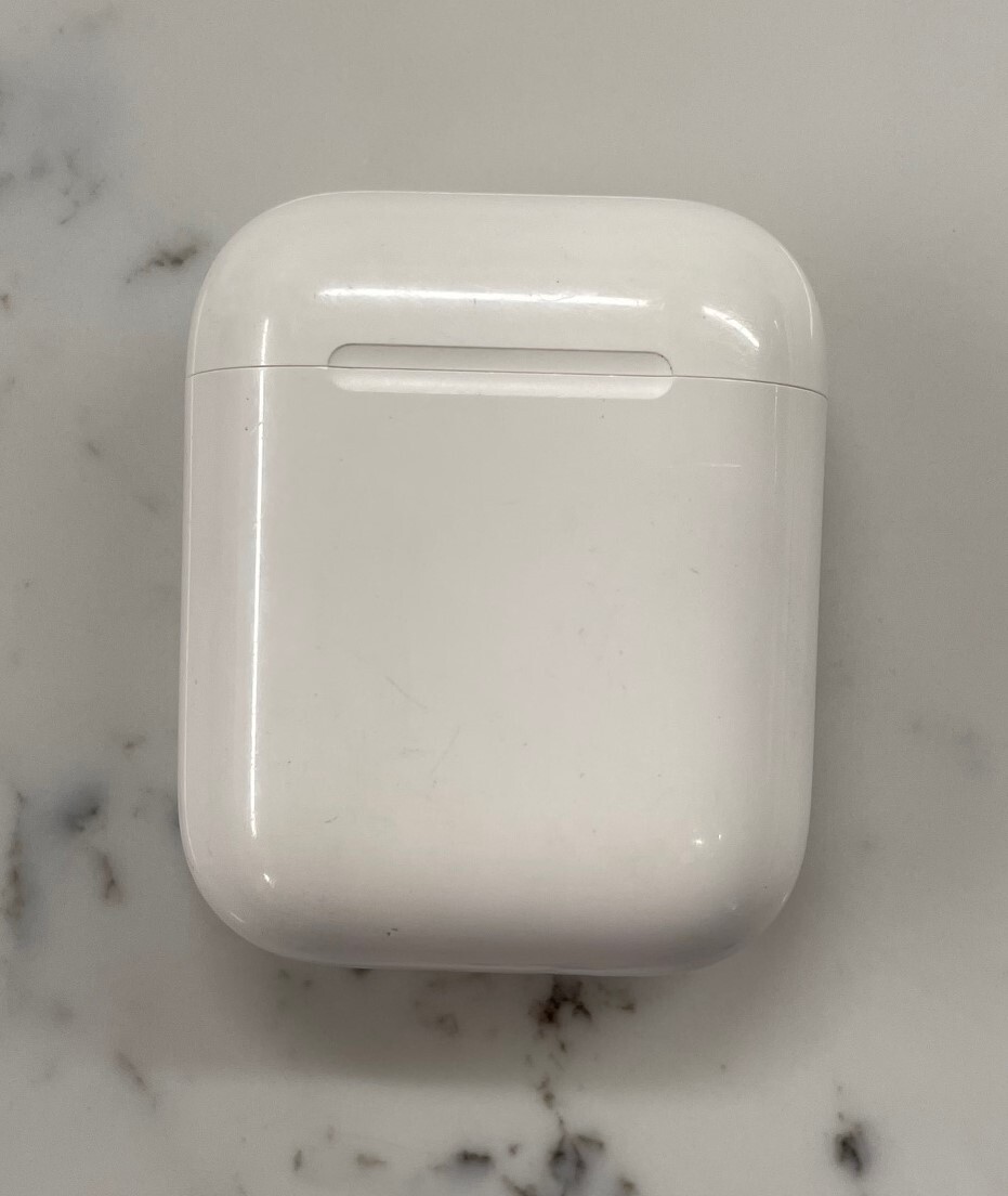 Apple AirPods 1st Generation In-Ear Headsets with Charging Case - White