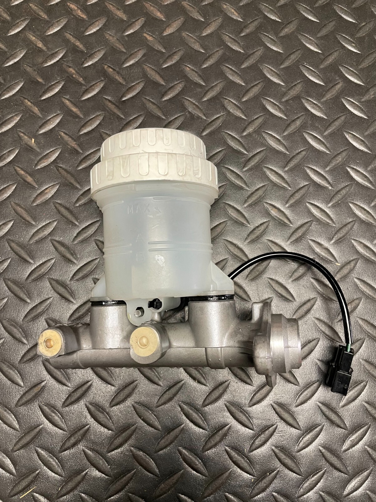 ITM Brake Master Cylinder - #MB238700 - Fits Dodge / Hyundai & Others ...