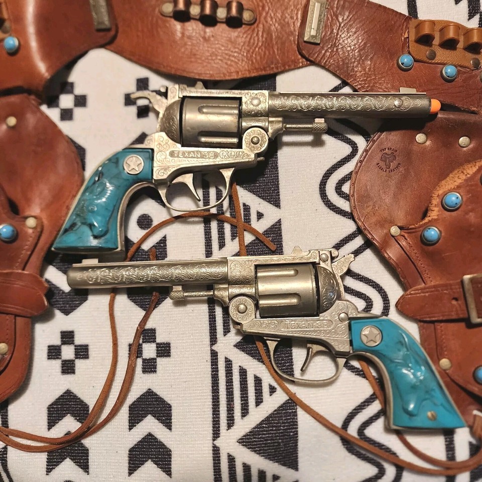 Hubley Texan .38 Cap Toy Guns Turquoise and Holster Set. 1955 Rare Item ...