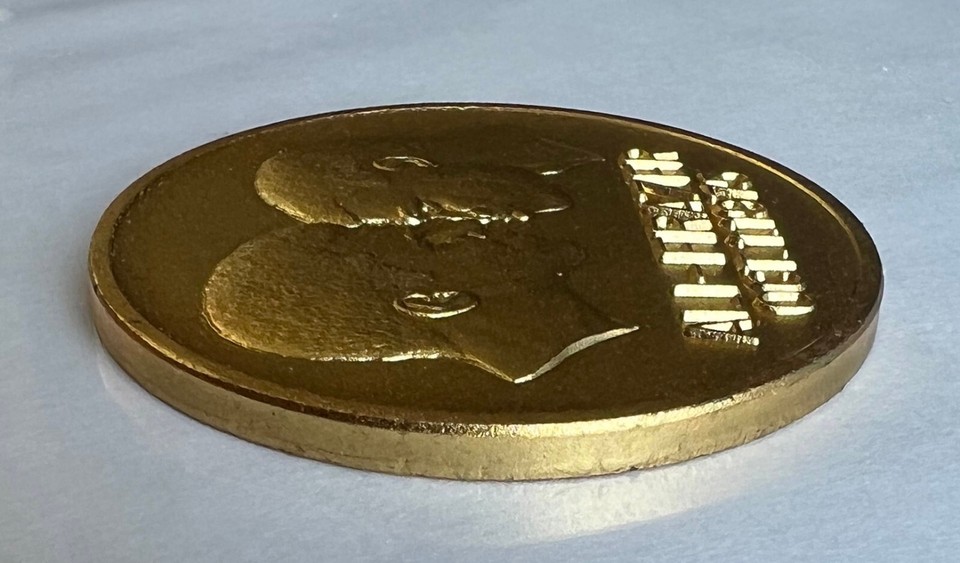 Muhammad ALI vs Joe Frazier II FRAZER COIN Manila Philippines Gold-Tone ...