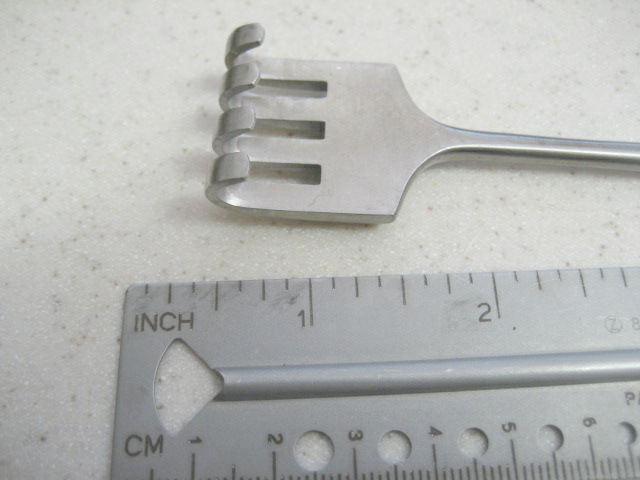 Supreme 8.5 inch Retractor 4 Prong Blunt Small Curve Sealed and sterile ...