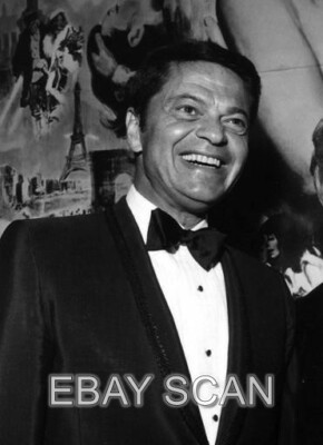 AMERICAN TV FILM ACTOR ROSS MARTIN HANDSOME CANDID 8X10 PHOTO 74 | eBay