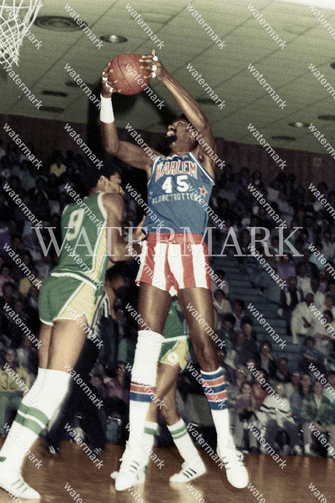 DW901 Wilt Chamberlain Harlem Globetrotters 8x10 11x14 16x20 Colorized ...