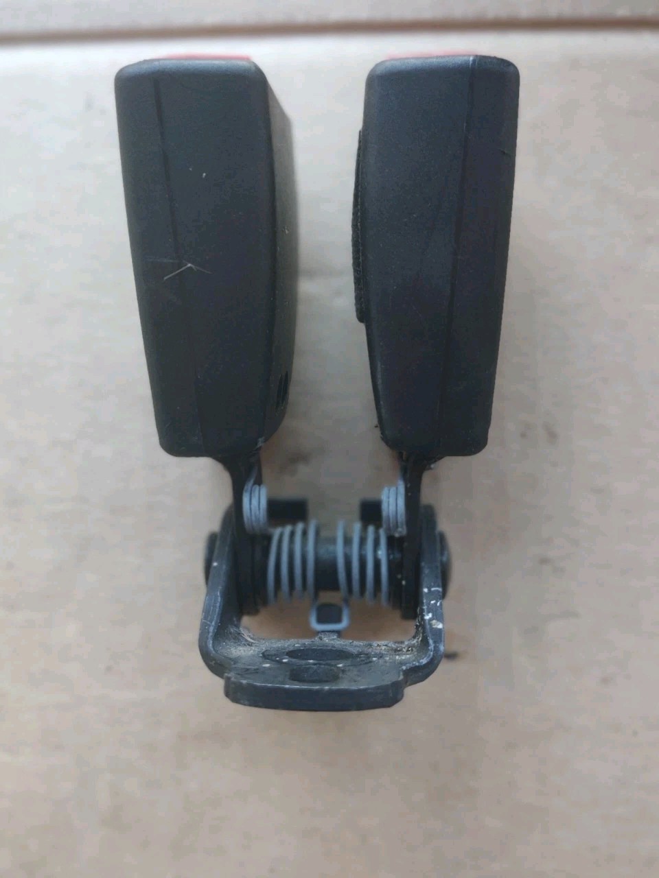 ♻️ HOLDEN VE COMMODORE WAGON SEDAN CENTRE & LEFT REAR SEAT BELT STALK ...