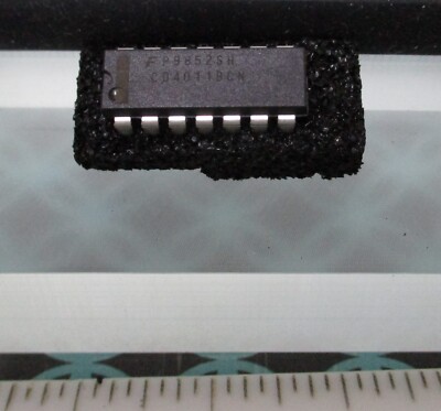 Fairchild 14-Pin CMOS Quad 2-Channel Input Buffered NAND Gate Series B ...