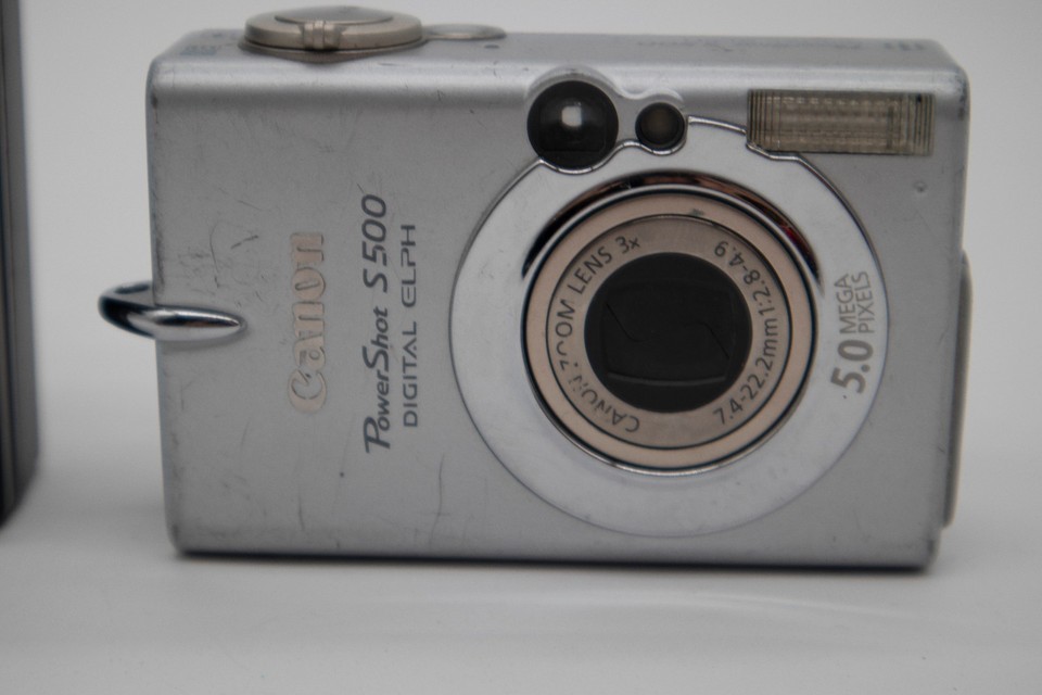 Canon PowerShot Digital ELPH S500 Digital Camera W/ Memory Card, Batt ...