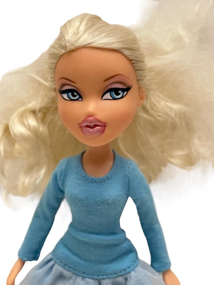 Vintage Bratz CLOE 2001 Blonde Hair Blue Outfit MGA RETIRED | eBay