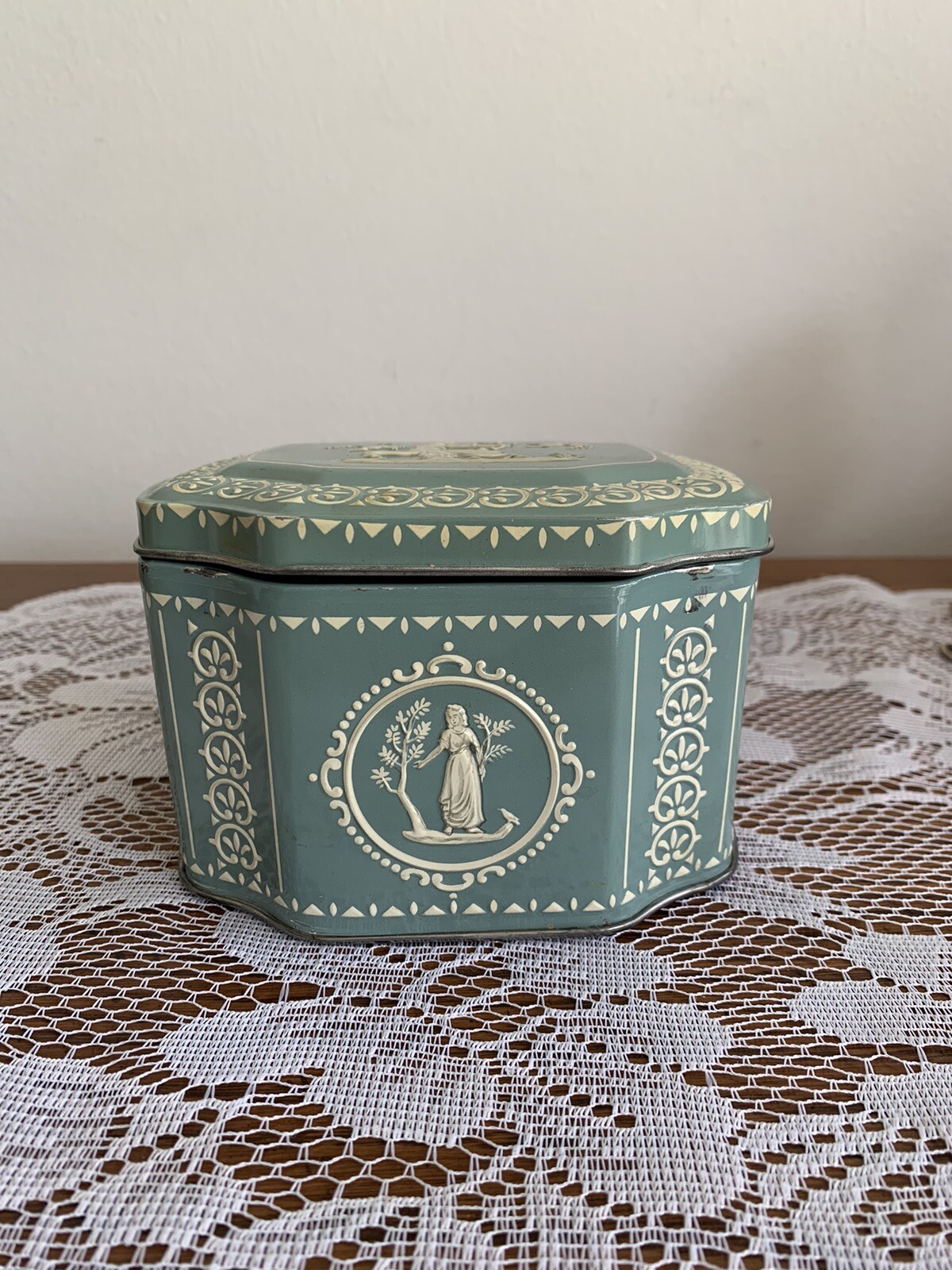 Vintage George W. Horner & Co. Green Wedgewood Lady Hinged Lid Tin ...