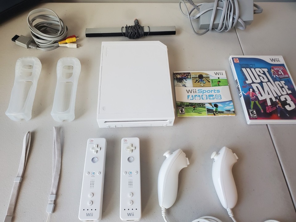 Nintendo Wii Console Bundle with Just Dance 3, Wii Sports & 2 ...
