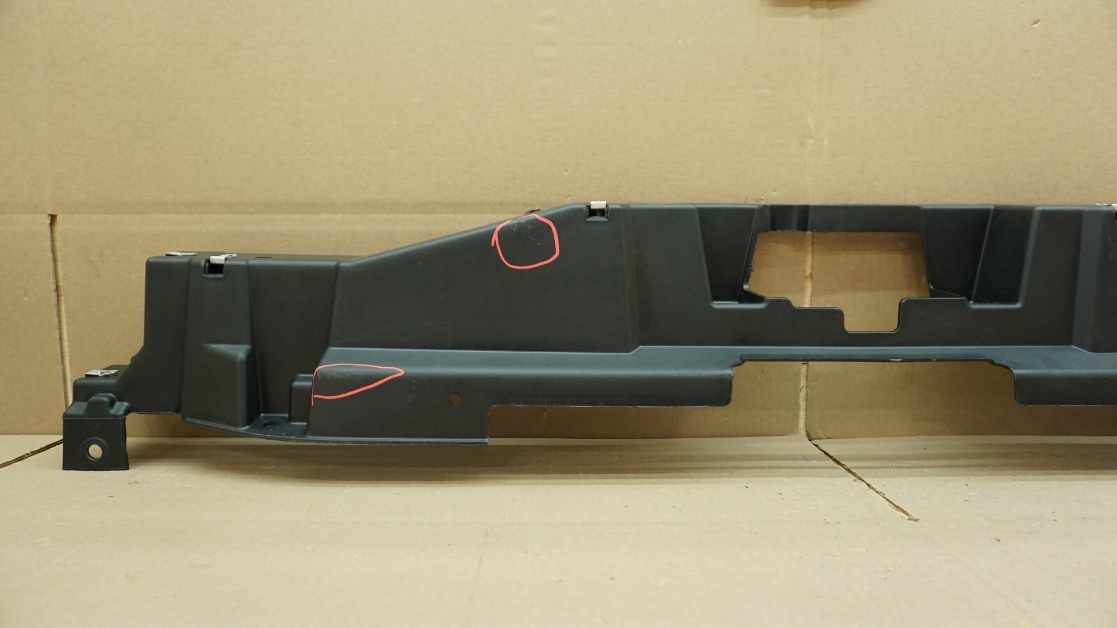2007-2014 CHEVROLET SUBURBAN FRONT UPPER GRILLE MOUNTING BRACKET OEM ...
