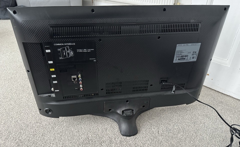 Samsung T32E390SX 32 Smart LED TV 1080P Full HD with Stand & Remote ...