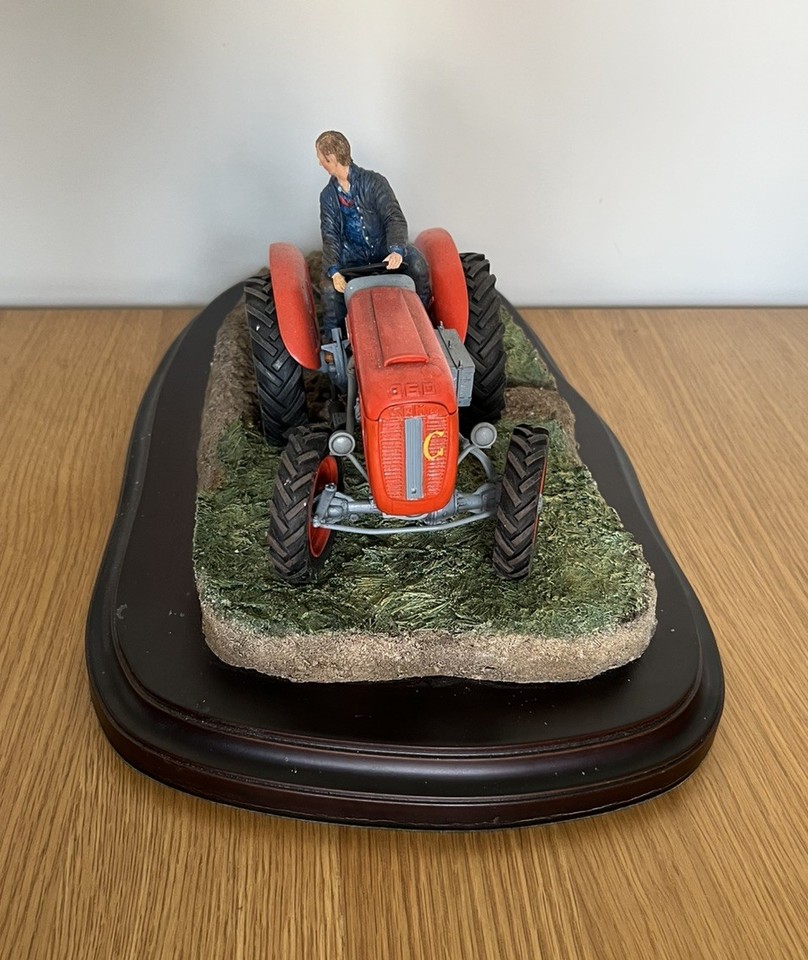 Country Artists 'Breaking New Ground' Farming Tractor Diorama. Massey ...