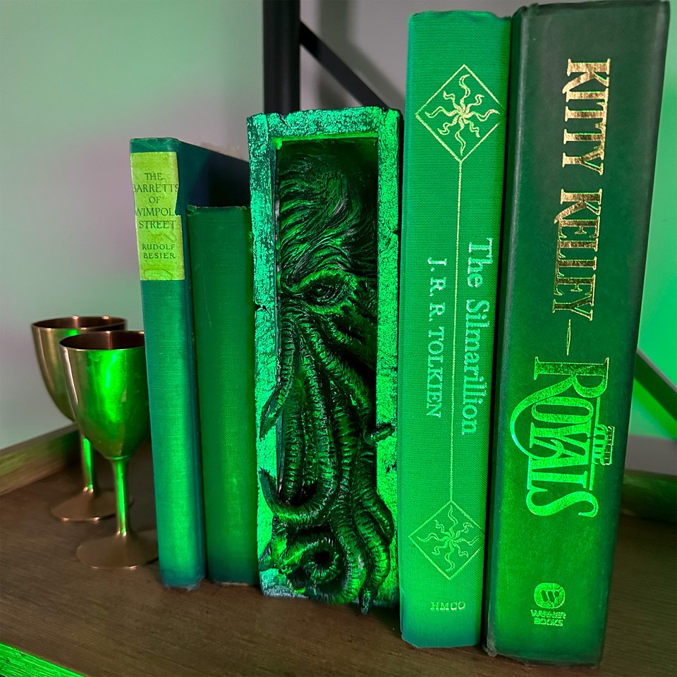 Cthulhu Bookshelf Insert, Resin Bookend Peeping Cthulhu Monster Statue ...