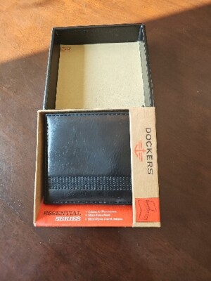 Dockers Essential Series Mens Handcrafted Bifold Black Wallet Multiple ...