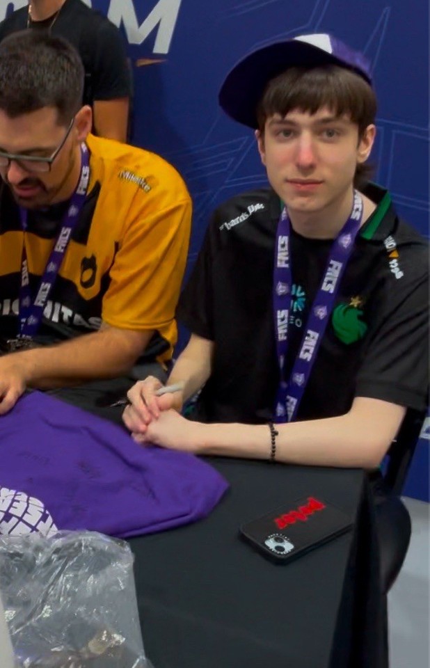 Signed FNCS Fortnite Shirt Clix Mongraal Peterbot | eBay