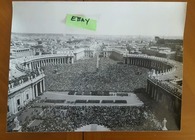 Pope John XXIII Overlooking St Peters Square on Easter Sunday 1963 ...