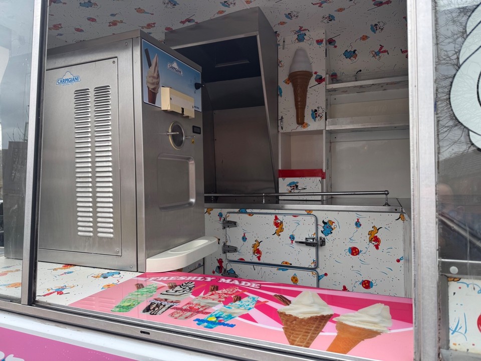 SOFT ICE CREAM VAN MERCEDES SPRINTER 308 CDI CUMMINS VAN UNO PAS 2 ...