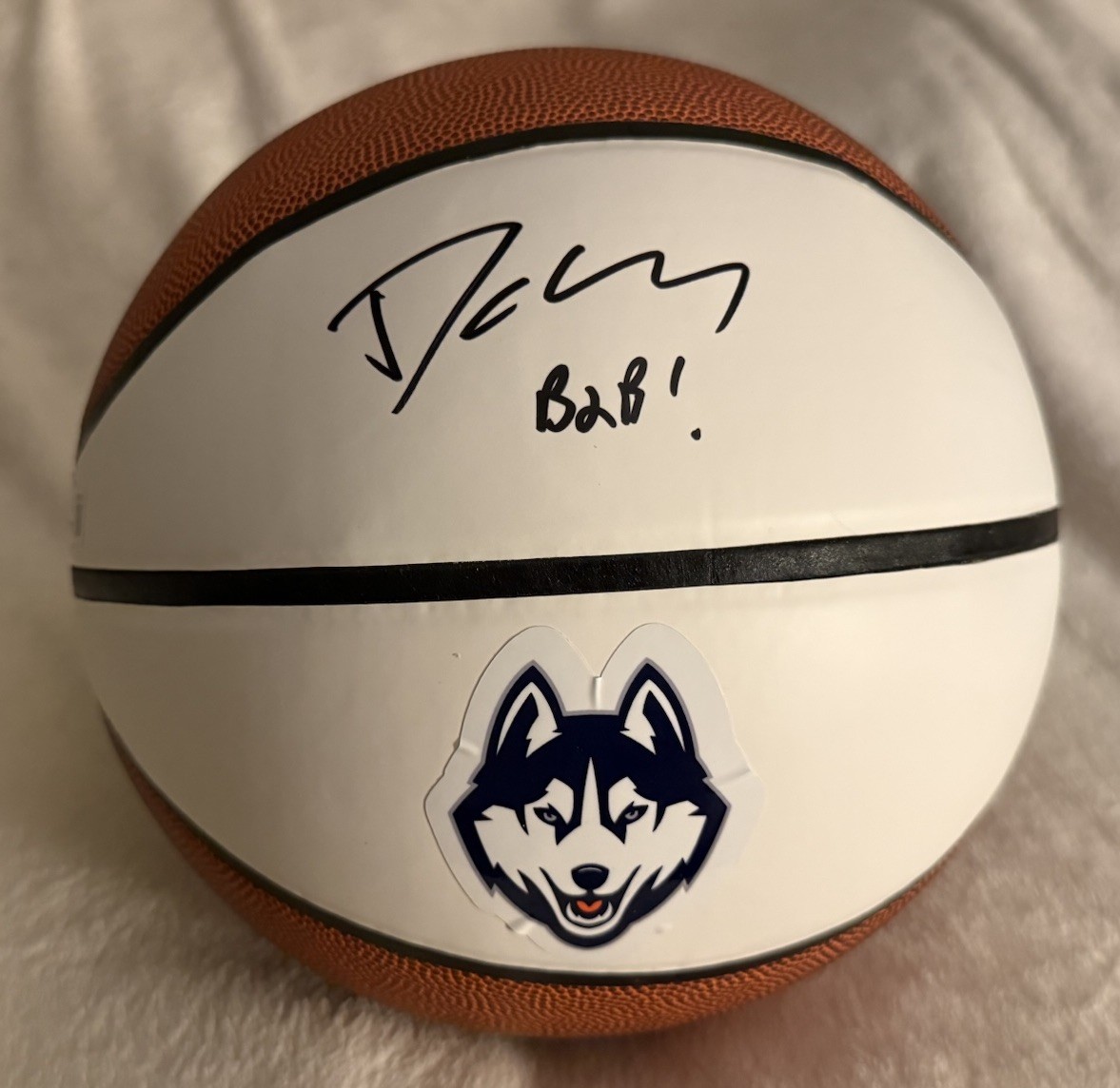 DAN HURLEY HAND SIGNED UCONN HUSKIES LOGO BASKETBALL W/ BECKETT COA ...