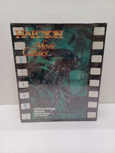 HALCYON ALIENS ATTACKING ALIEN W/ BASE MODEL KIT 1/9 Scale New Sealed ...
