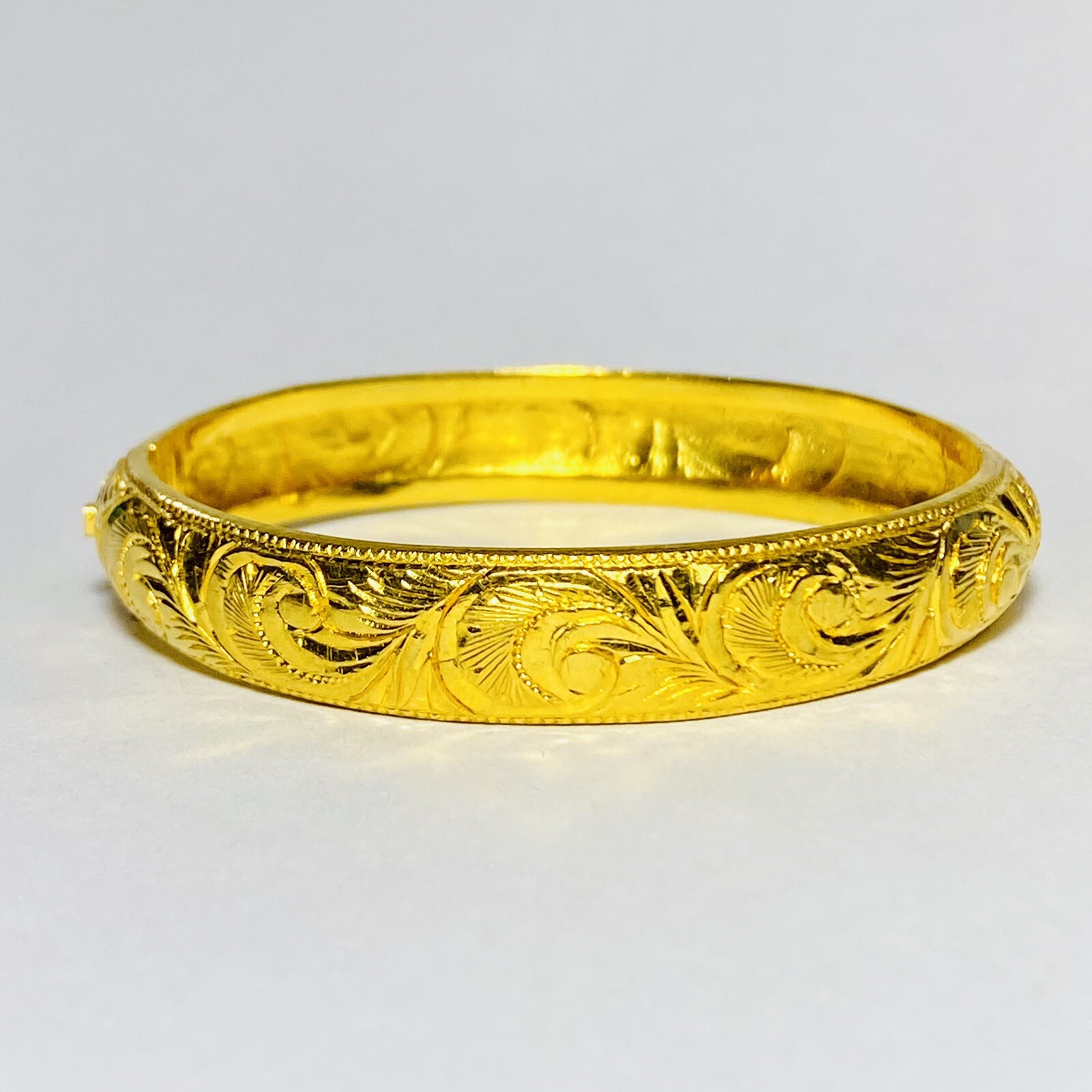 Vintage Chinese 23K Yellow Gold 10mm 7" Hinged Scroll… - Gem