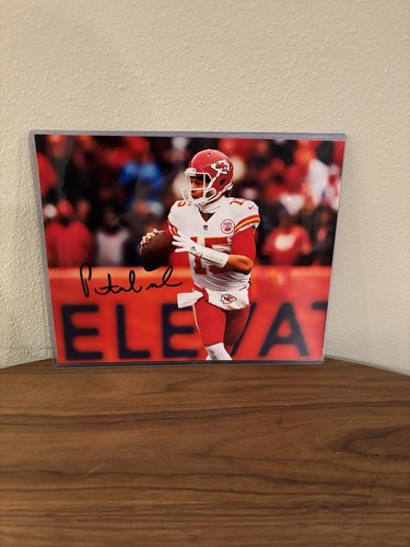 Patrick Mahomes Kansas City Chiefs Signed 8x10 w/ COA - Old Signature ...