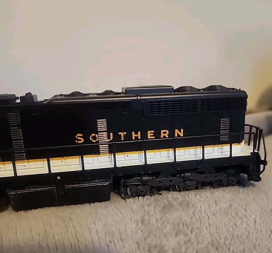Atlas 7004 HO Southern SD-24 Diesel Locomotive #2504 642988070042| eBay
