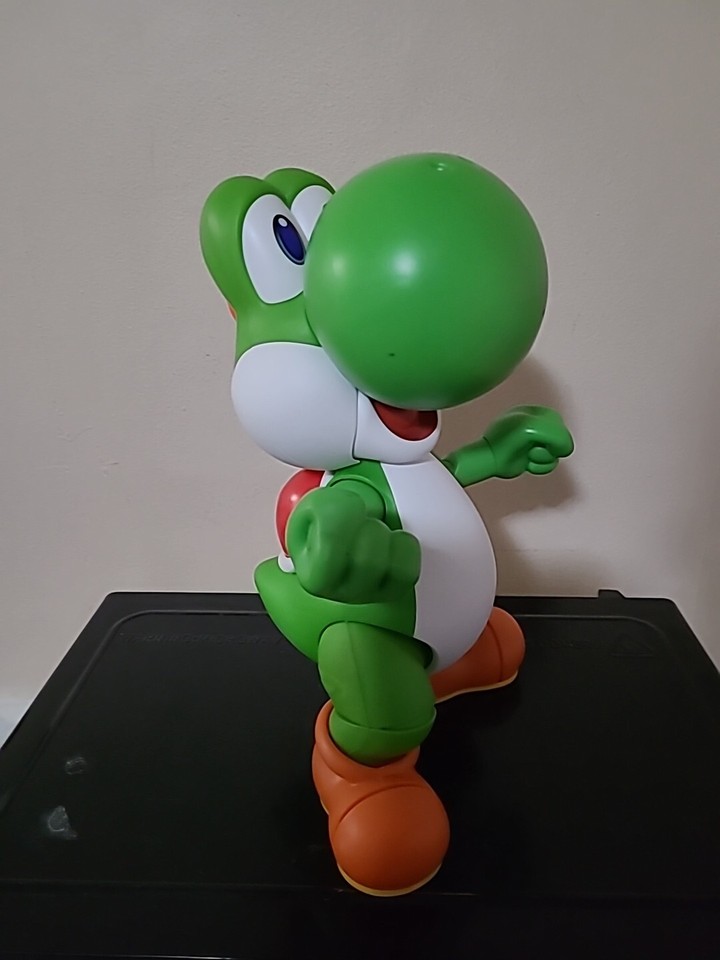 SUPER MARIO Let's Go, Yoshi! 12-Inch-Tall Interactive Action Figure ...
