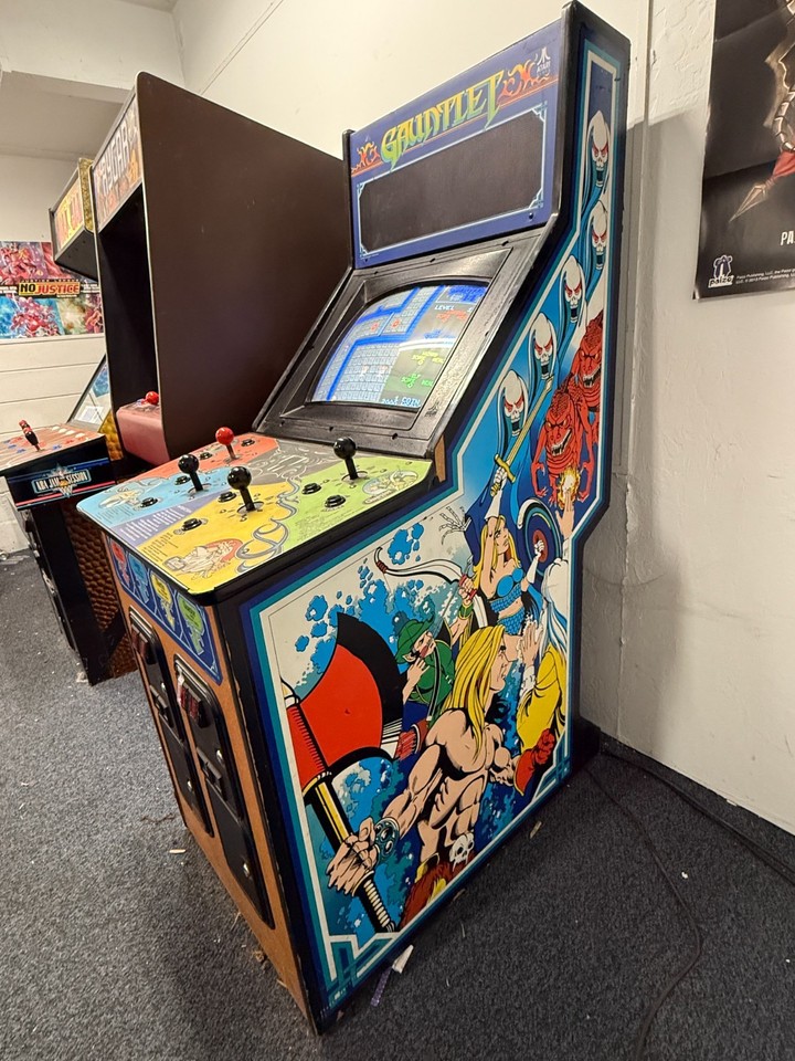 Atari Gauntlet II Arcade Game in Gauntlet Cabinet Full Working Local ...