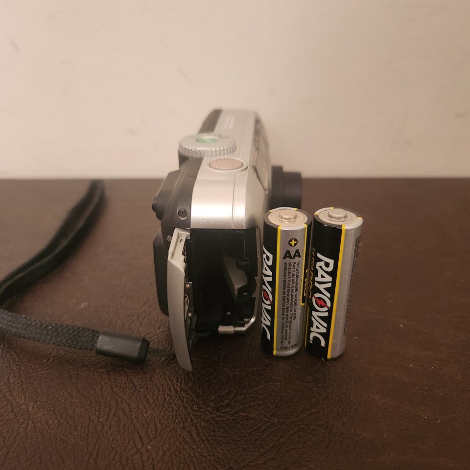 RICOH Caplio RR30 3.2 MP3 Optical Zoom Digital Camera with Card ...