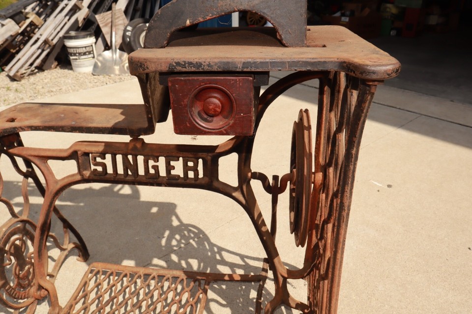 Used Antique Singer Cobbler 29-4 Sewing Machine With Stand PICKUP ONLY ...