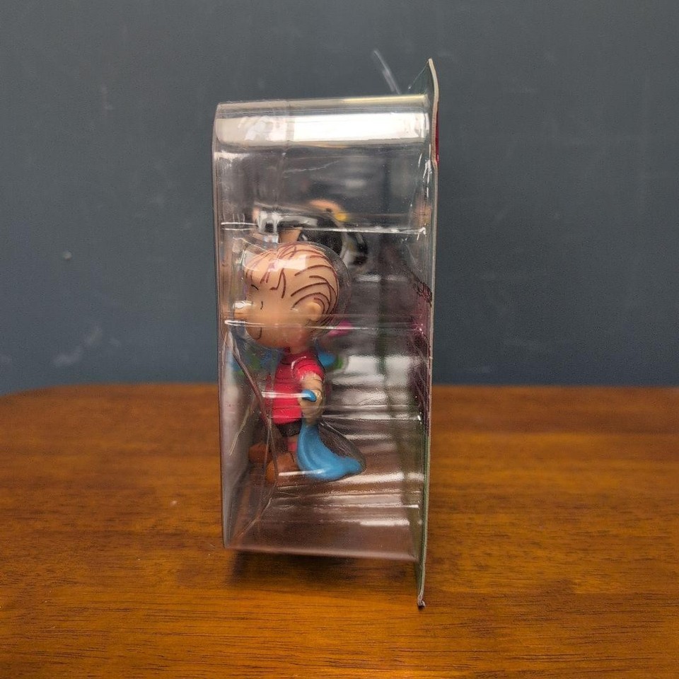 Snoopy Peanuts Toys R Us Limited Figure Set | eBay