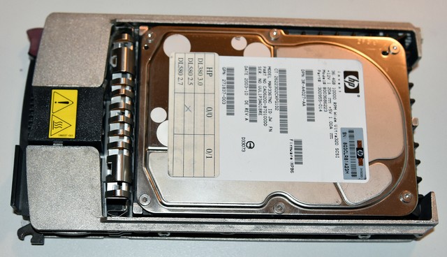 HP Compaq 36.4 GB,Internal,10000 RPM,3.5" (286713-B22) Hard Drive for ...