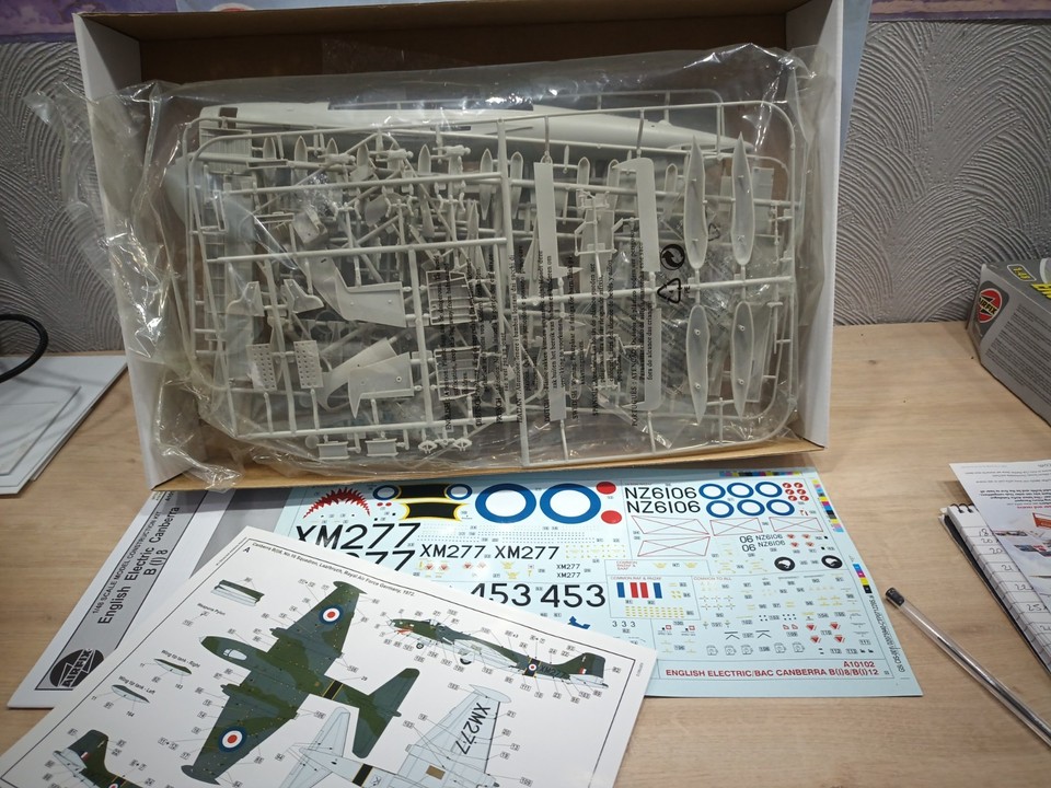 lot1 Airfix A10102 1:48 English Electric Canberra B(I)8 + alley cat SC9 ...