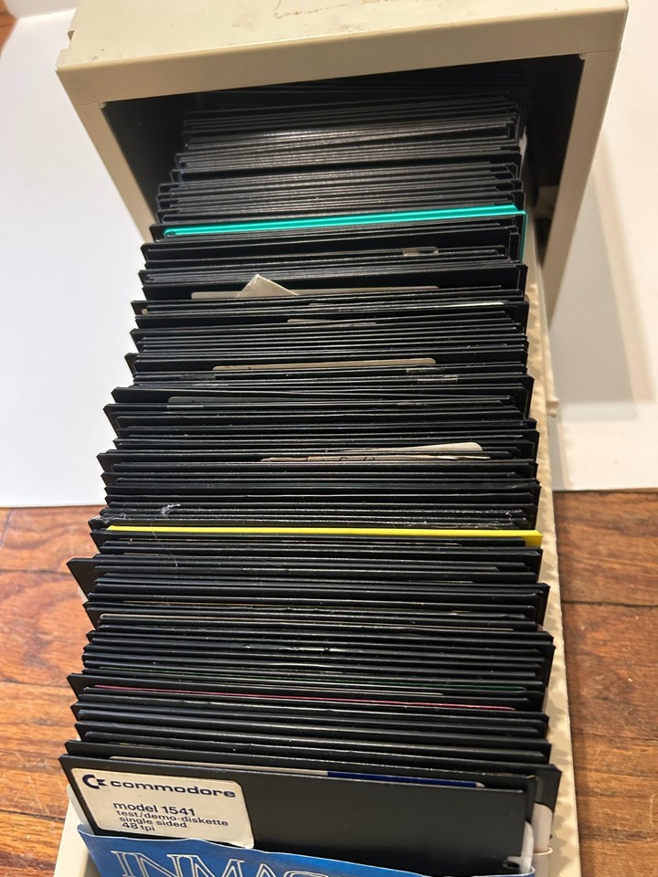 LOT OF 125 5.25" Floppy Disks Programs Files Games Commodore 64 Storage ...