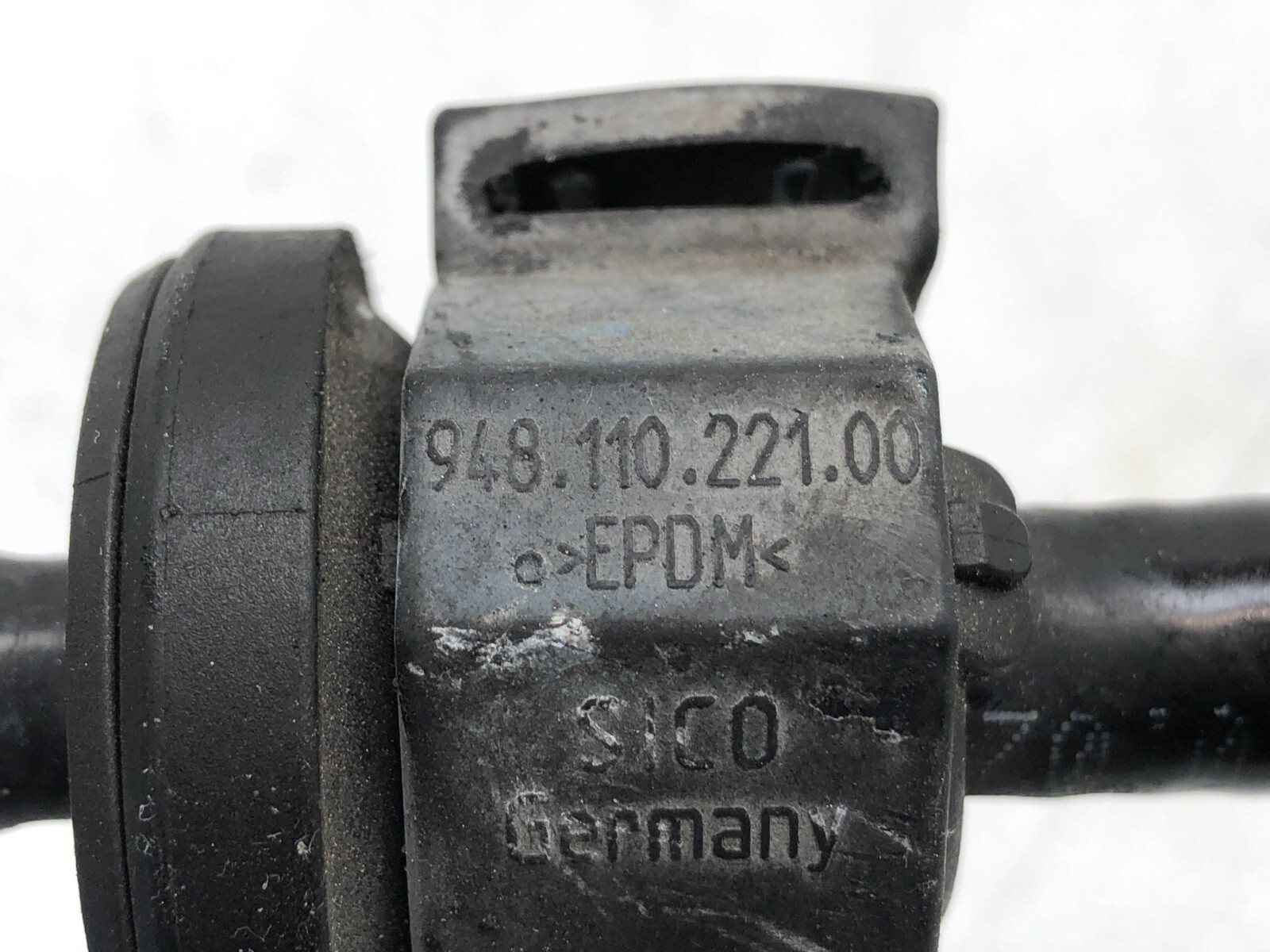 Breather Pipe Porsche Cayenne 92a 958 06.10- 94811002013 for sale ...