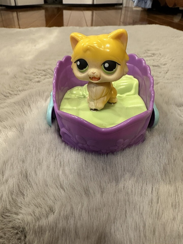 LPS Cat With Moving Tongue. 1st Generation. Rare Comes With Bed ...