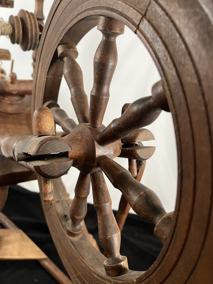 Antique 1800's Flax Spinning Wheel with Distaff for Weaving. 33 x 30 x ...