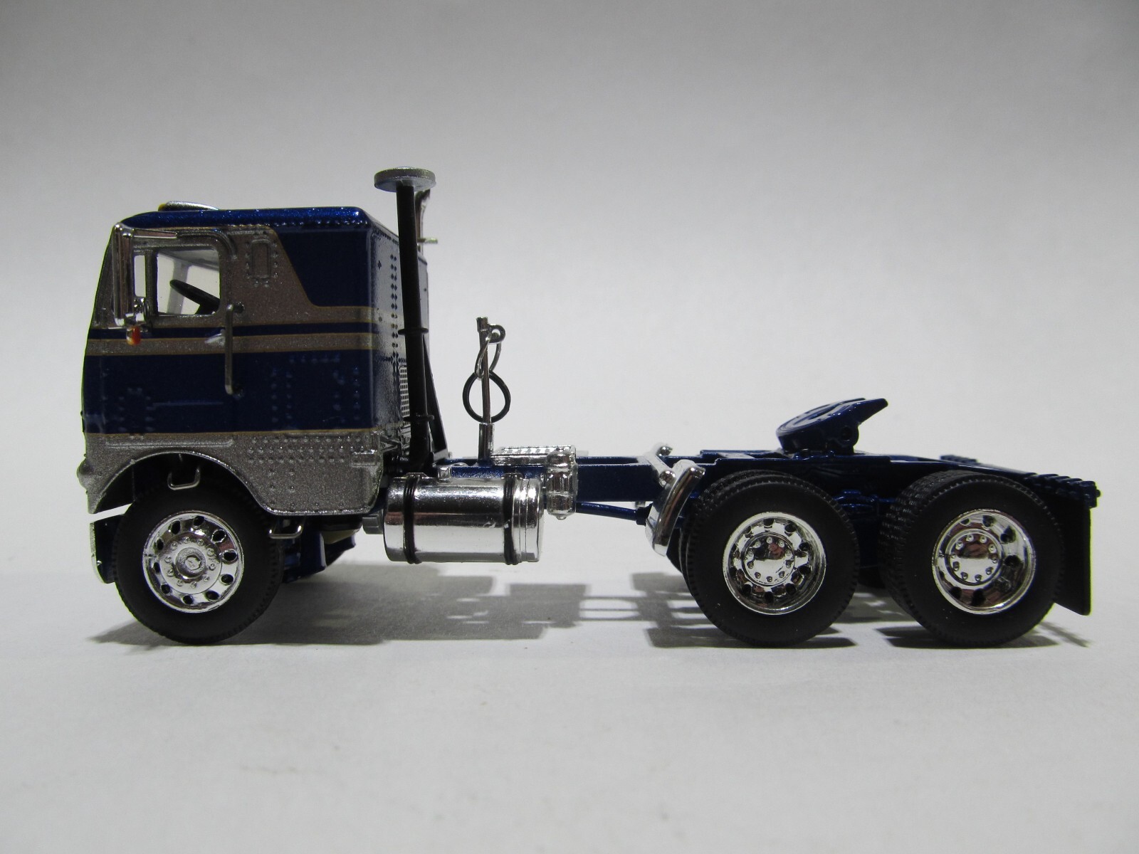 DCP FIRST GEAR 1/64 SCALE FREIGHTLINER CABOVER, BLUE & PETWER WITH GOLD ...