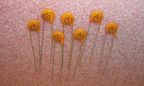 QTY (125) 3000pf 400Vac X1 300Vac Y2 LINE RATED CERAMIC DISC CAPACITORS ...