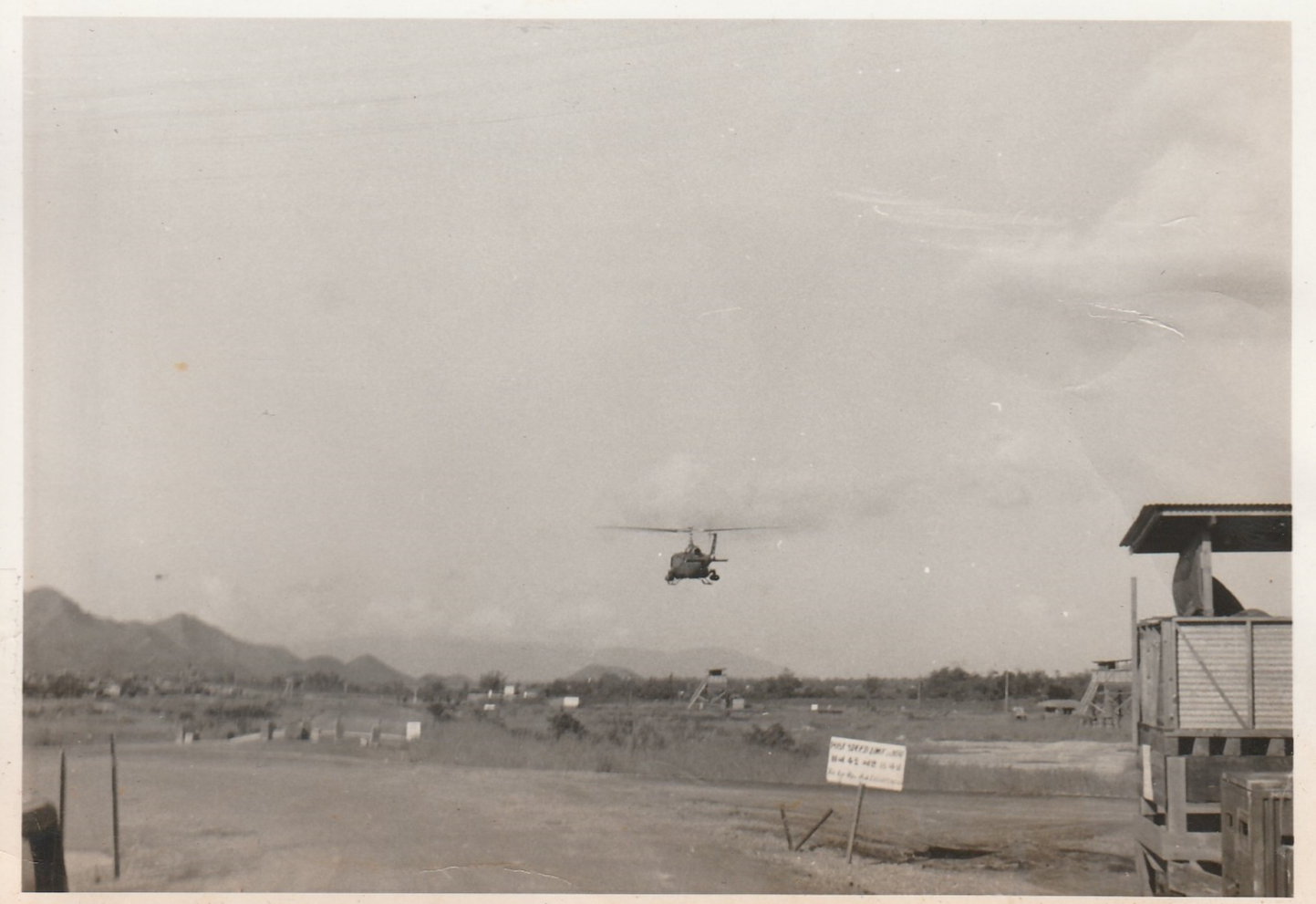 Vietnam PHOTO- ARMY GI w/129TH ASSAULT HELICOPTER COMPANY(BULLDOGS)-II ...