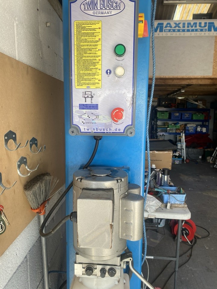 Two Post Car Lift Ramp - Twin Busch 2 Post Lift - Electronic release 4 ...