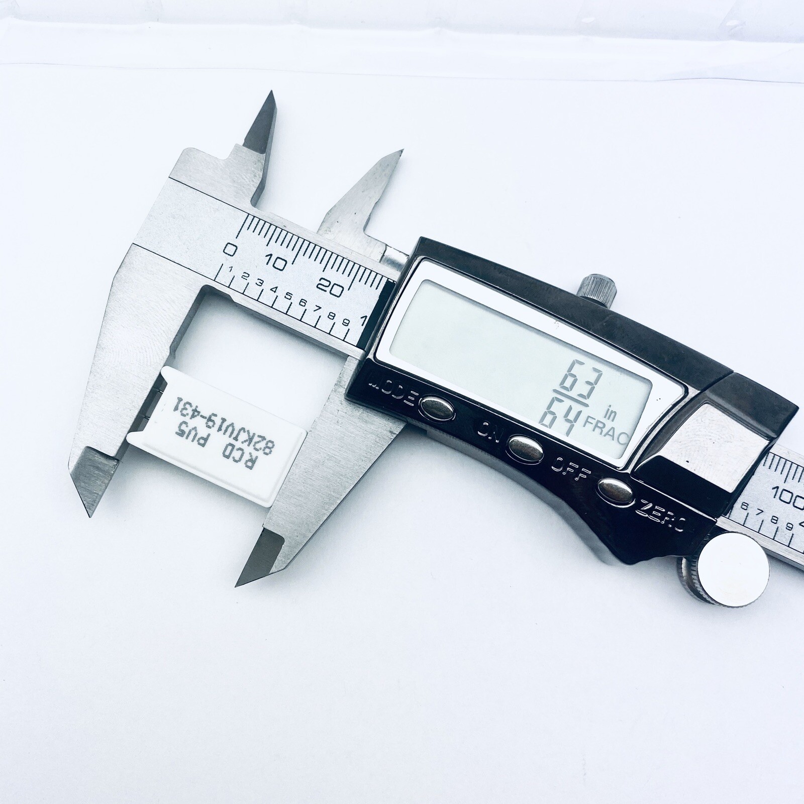 LOT OF 100 RDC COMPONENTS PV5-823-JBW VERTICAL MOUNT RESISTOR, 5W, 82K ...