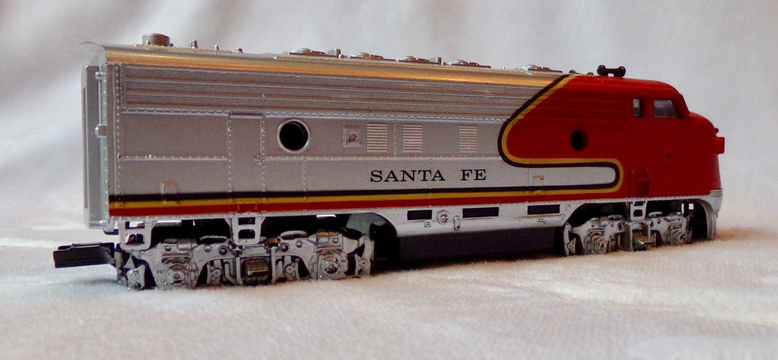 Life-Like HO Scale Santa Fe EMD F7 Diesel Locomotive No. 5289 War ...